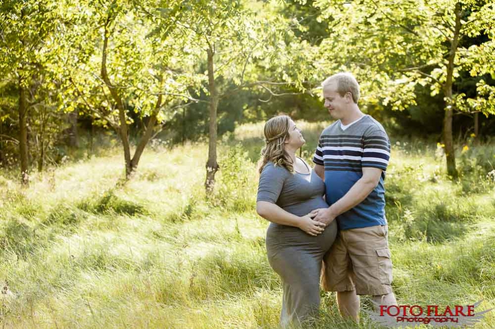 Ray & Rox Outdoor Maternity Photos » Foto Flare Photography